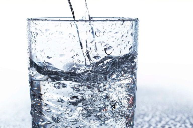 Agua con gas y sus beneficios para el organismo | Blog de El Botijo